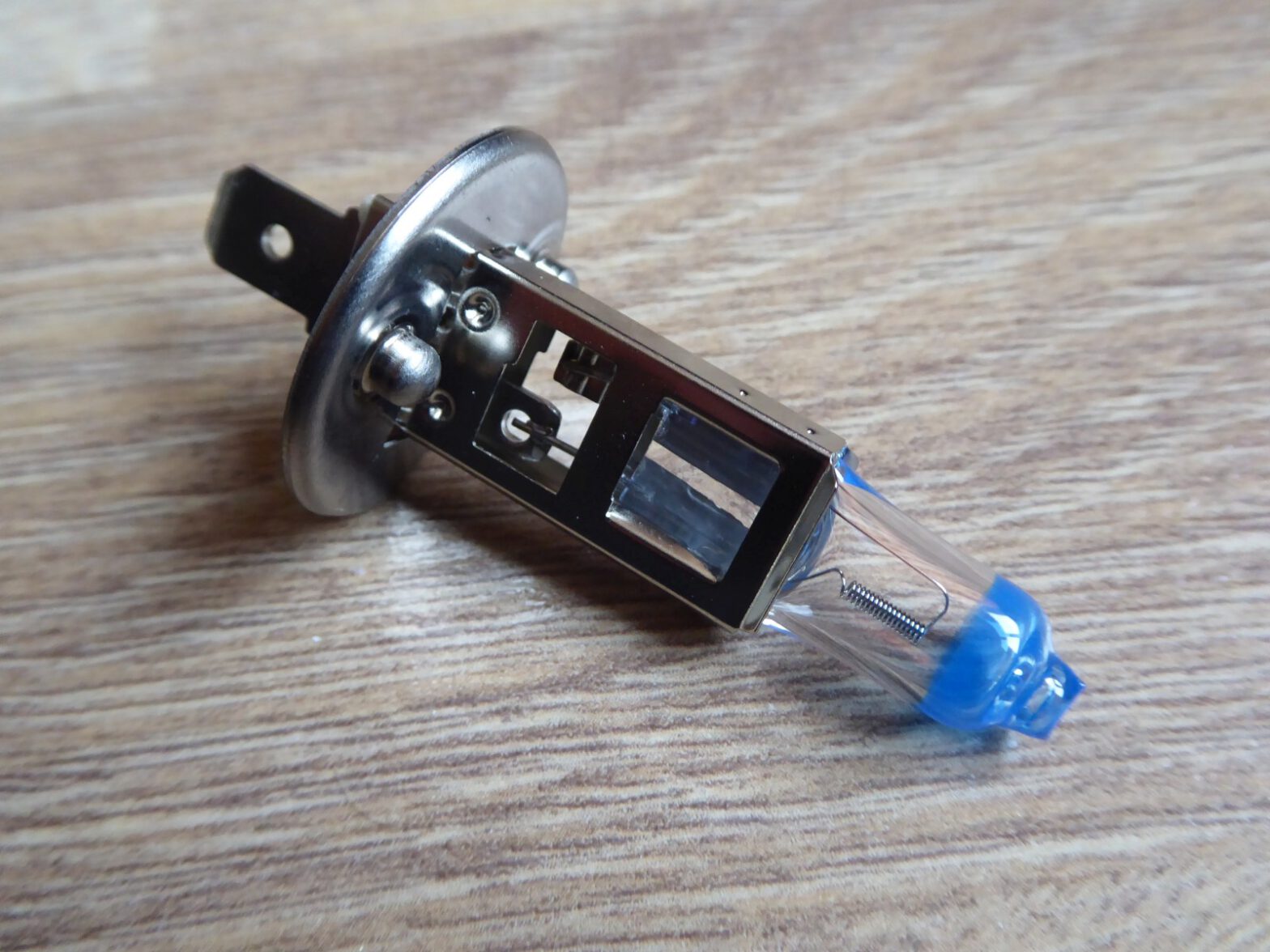 Halogen and LED retrofit lights compared | Hartrusion
