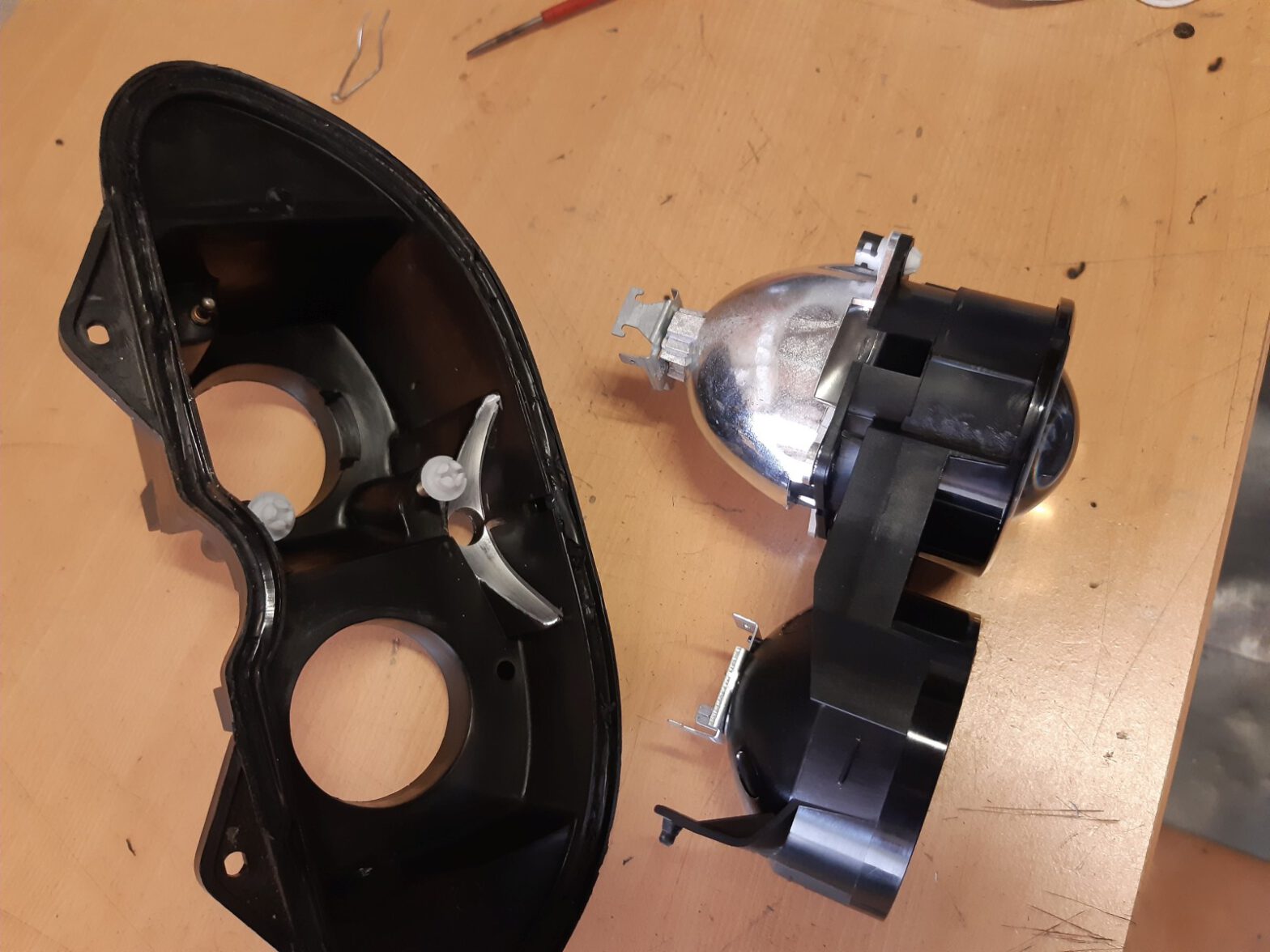 Headlight disassembly (Aprilia RS 125 before 2006) | Hartrusion